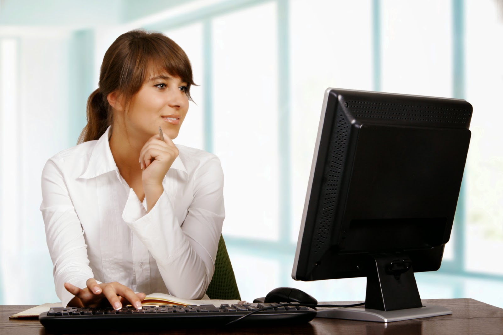 lady.at_.computer.esemflyergraphic - Uneweb Instituto